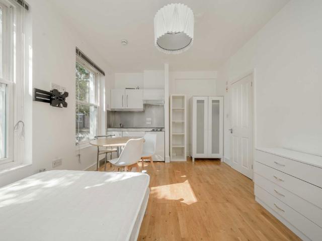 Castletown Road, West Kensington W14, Studio to rent, £1,275 pcm | PrimeLocation