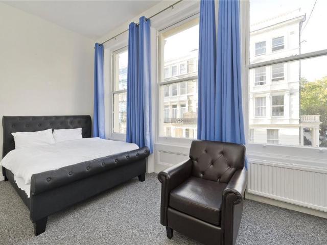 Castletown Road, West Kensington W14 Studio to rent £1,485 pcm £343 pw