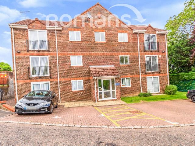 Castleview Gardens, Castleview Gardens, High Wycombe HP12, 2 bed flat to rent, £1,200 pcm | PrimeLocation
