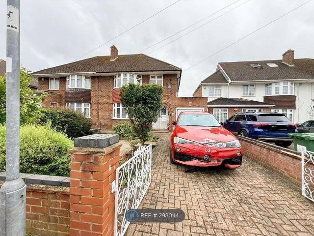 Castleview Road, Slough SL3, 3 bed semi detached house to rent, £2,500 pcm | PrimeLocation
