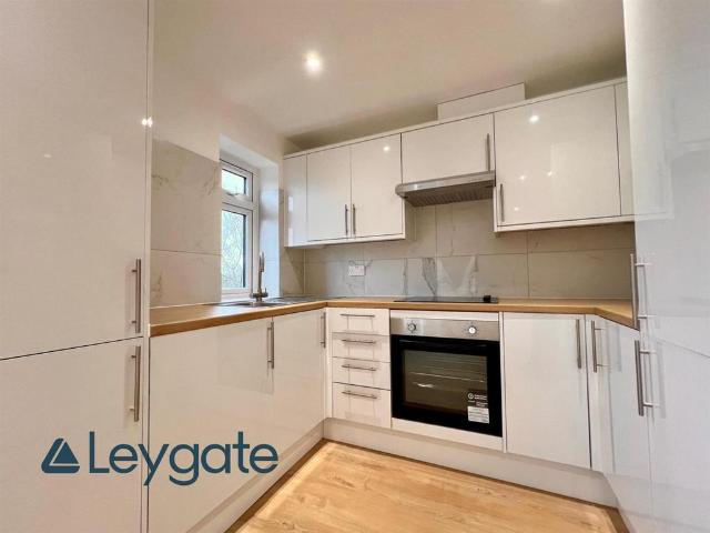 Castleview Road, Weybridge KT13 Studio to rent £1,150 pcm £265 pw
