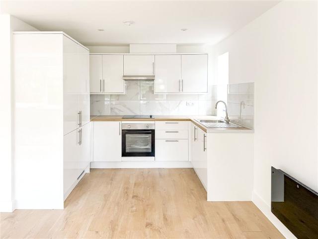 Castleview Road, Weybridge, Surrey KT13, 1 bed flat to rent, £1,450 pcm | PrimeLocation