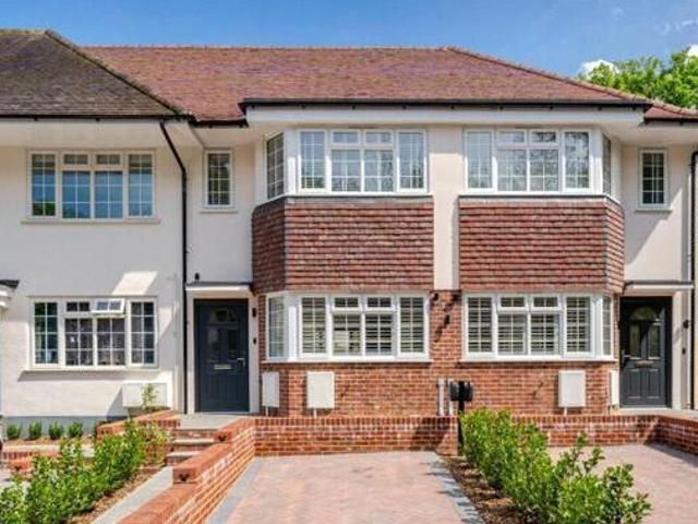 Castleview Road, Weybridge, 2 Bedroom House
