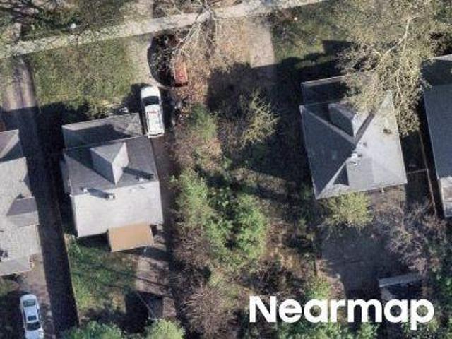 Castlewood Ave
