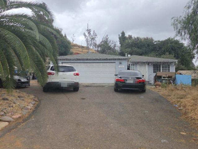 Castle Court Dr