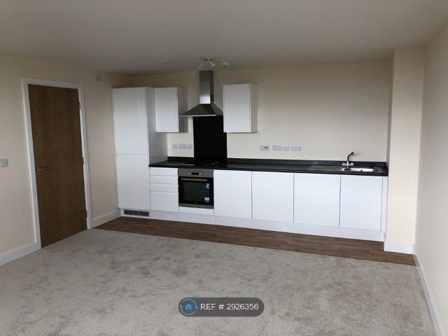 Castle Court, Dudley DY2, 2 bed flat to rent, £875 pcm | PrimeLocation