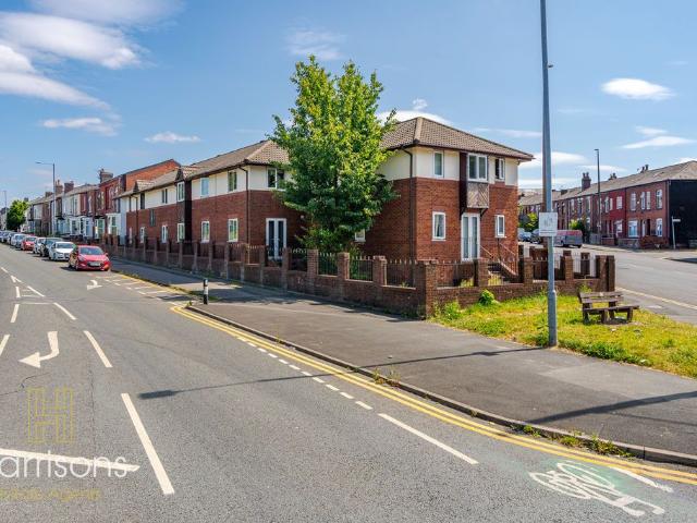 Castle Court, The Haulgh, Bolton BL2, 1 bed flat to rent, £625 pcm | PrimeLocation