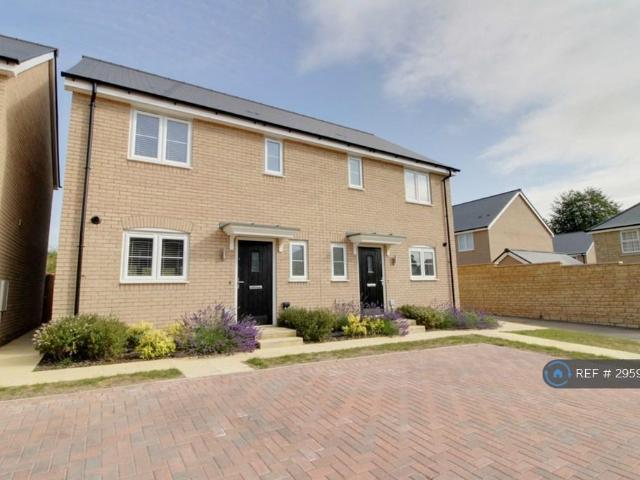 Castle Close, Stamford, PE9 3 bed semi detached house to rent £1,550 pcm £358 pw