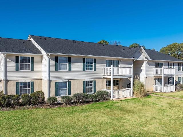 Castle Creek Apartments: Welcome Home to Comfort and Premier Living in Decatur, GA 1 Bedroom Apartment for Rent at 2435 Aylesbury Loop, Decatur, GA 30034