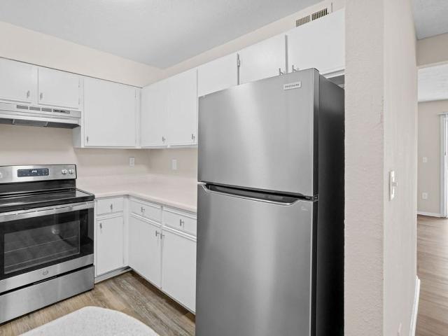 Castle Creek Apartments: Welcome Home to Comfort and Premier Living in Decatur, GA 2 Bedroom Apartment for Rent at 2435 Aylesbury Loop, Decatur, GA 30034