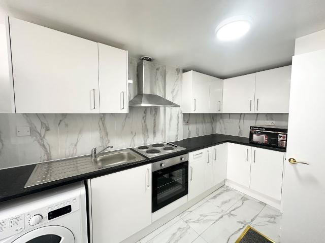 Castle Boulevard, Nottingham NG7, 2 bed flat to rent, £1,150 pcm | PrimeLocation