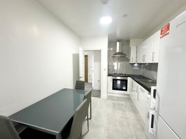 Castle Boulevard, Nottingham NG7, 2 bed flat to rent, £1,300 pcm | PrimeLocation