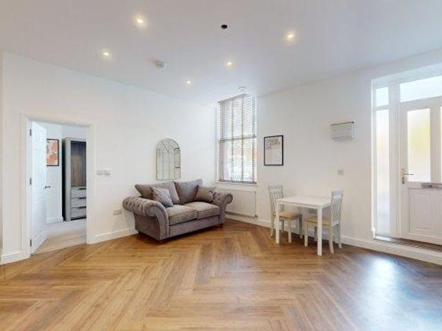 Castle Boulevard 1 bed in a house share to rent £1,126 pcm £260 pw