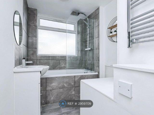 Castle Bromwich, Birmingham B36, 2 bed flat to rent, £850 pcm | PrimeLocation