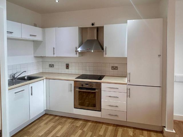Castle Buildings, Swansea SA1 2 bed flat to rent £1,000 pcm £231 pw