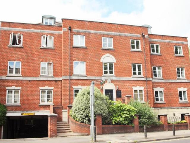 Castle Gate, 114 Castle Street, Reading, Berkshire RG1, 2 bed flat to rent, £1,525 pcm | PrimeLocation