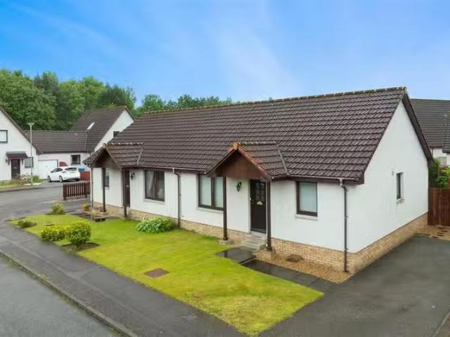 Castle Heather Crescent, Inverness IV2 2 bed semi detached bun.