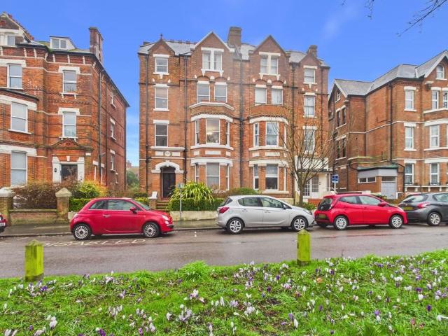 Castle Hill Avenue, Folkestone 2 bed apartment to rent £1,150 pcm £265 pw