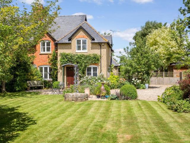 Castle Hill Cottages, Down Ampney, SN6 4 bed semi detached house to rent £2,800 pcm £646 pw