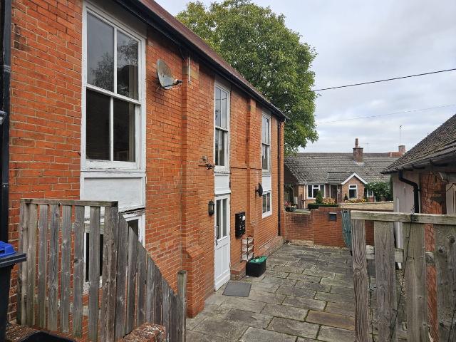 Castle Hill Lane, Mere, Warminster, Wiltshire BA12, 1 bed flat to rent, £795 pcm | PrimeLocation