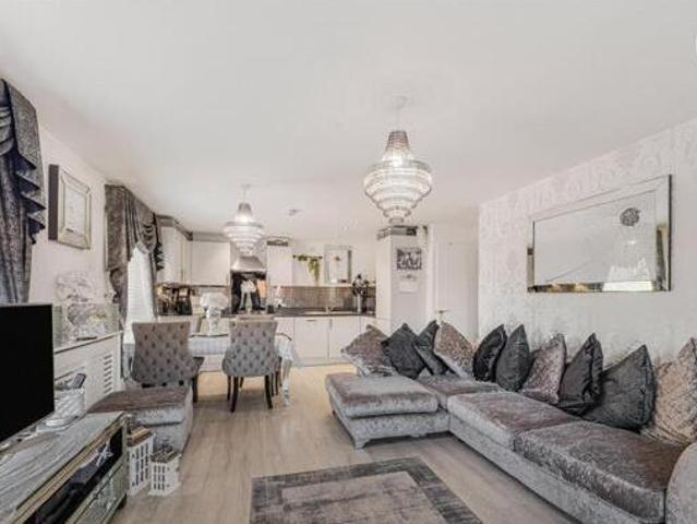 Castle Hill, Lett Lane, Ebbsfleet Valley, 2 Bedroom Flat