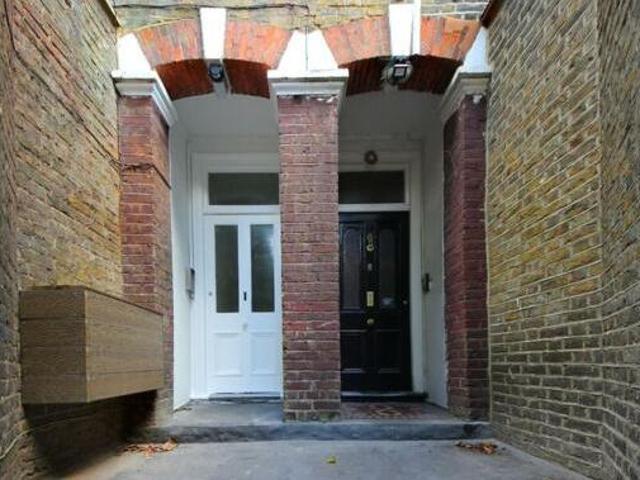Castle Hill Parade, The Avenue, 2 Bedroom Flat