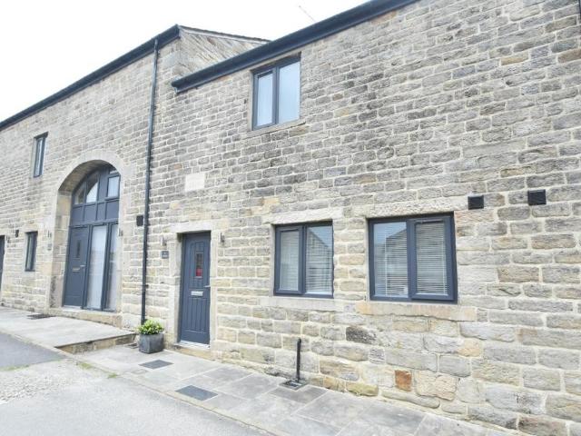 Castle Hill Road, Bury BL9 3 bed townhouse to rent £1,550 pcm £358 pw