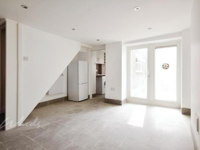 Castle Hill Road Dover CT16 2 bed apartment to rent £875 pcm £202 pw