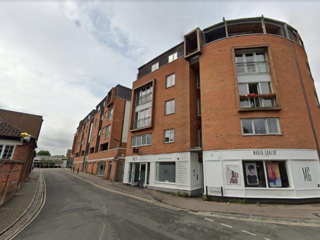 Castle Lane, Bedford MK40, 2 bed flat to rent, £1,200 pcm | PrimeLocation