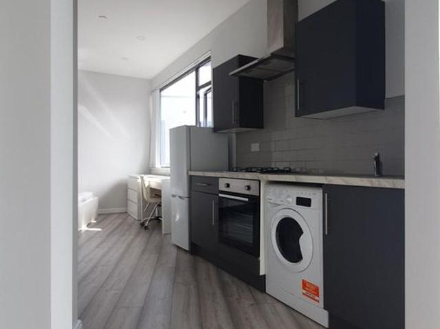 Castle Lane, Cardiff CF24, Studio to rent, £875 pcm | PrimeLocation