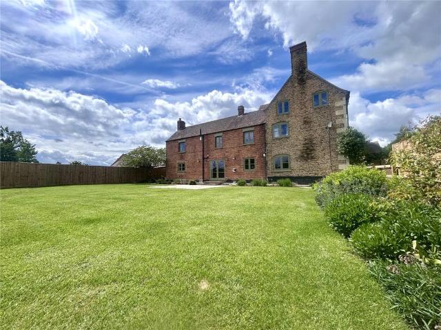 Castle Lane, Moreton Valence. 6 bed detached house to rent £4,500 pcm £1,038 pw