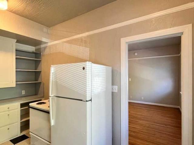 Castle Manor by Star Metro 1 Bedroom Apartment for Rent at 1431 Ne 21st Ave, Portland, OR 97232 Sullivan's Gulch