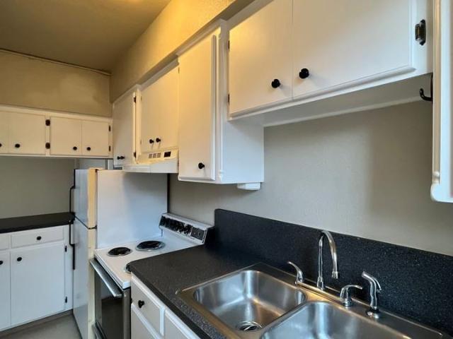 Castle Manor by Star Metro 1 Bedroom Apartment for Rent at 1431 Ne 21st Ave, Portland, OR 97232 Sullivan's Gulch