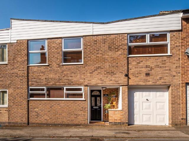 Castle Mews, Nottingham NG7 2 bed terraced house to rent £1,595 pcm £368 pw