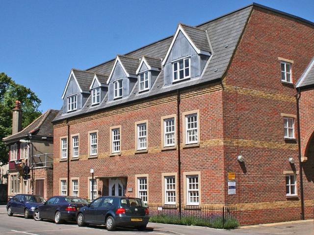 Castle Mews, St Thomas' Street OX1, 2 bed flat to rent, £1,875 pcm | PrimeLocation