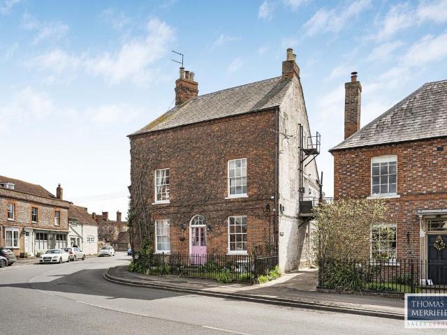 Castle Square, Benson OX10, 2 bed flat to rent, £1,400 pcm | PrimeLocation
