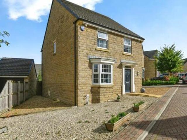 Castle Stead Crescent, Bradford, 4 Bedroom Detached