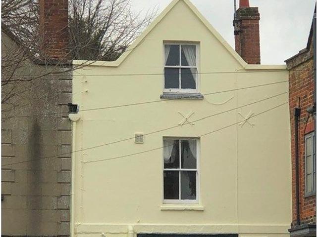 Castle Street, Buckingham MK18, 3 bed terraced house to rent, £1,400 pcm | PrimeLocation