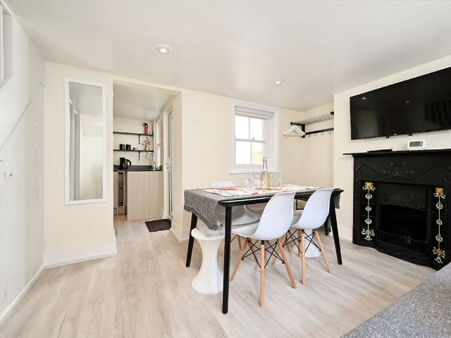 8 Castle Street, Brighton And Hove BN1, 2 bed town house to rent, £1,900 pcm | PrimeLocation