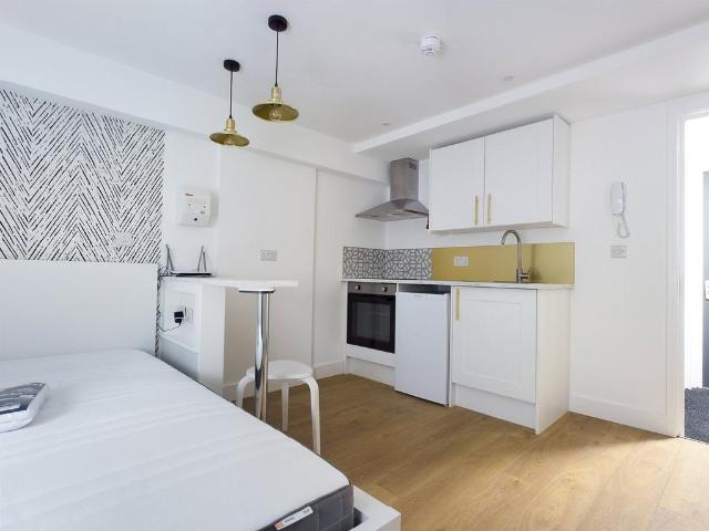 Castle Street, Brighton, BN1 Studio to rent £1,000 pcm £231 pw