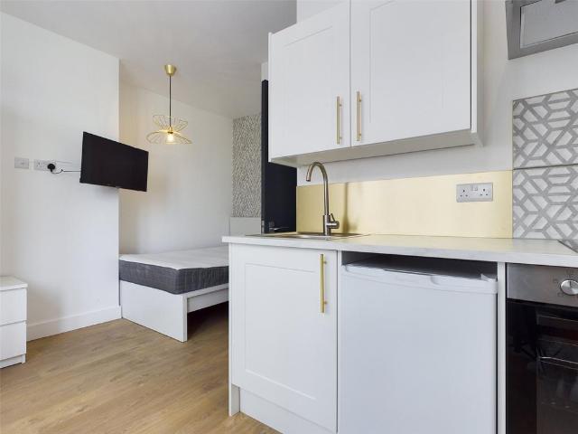 Castle Street, Brighton, BN1 Studio to rent £1,000 pcm £231 pw