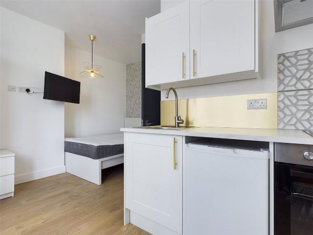 Castle Street, Brighton BN1, Studio to rent, £1,000 pcm | PrimeLocation
