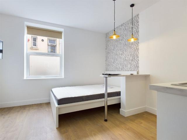 Castle Street, Brighton BN1, Studio to rent, £1,000 pcm | PrimeLocation