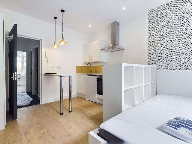 Castle Street, Brighton BN1, Studio to rent, £1,000 pcm | PrimeLocation