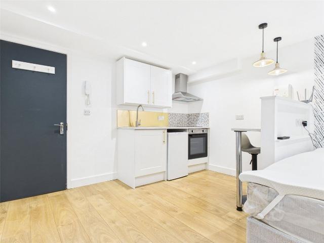 Castle Street, Brighton BN1, Studio to rent, £1,000 pcm | PrimeLocation
