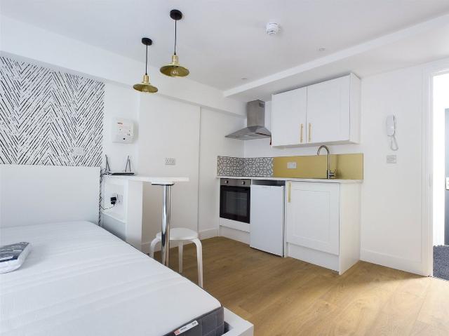 Castle Street, Brighton BN1, Studio to rent, £1,000 pcm | PrimeLocation