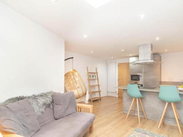 Castle Street, Dundee, 2 Bedroom Flat
