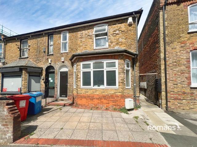 Castle Street, High Wycombe. 1 bed flat to rent £1,000 pcm £231 pw