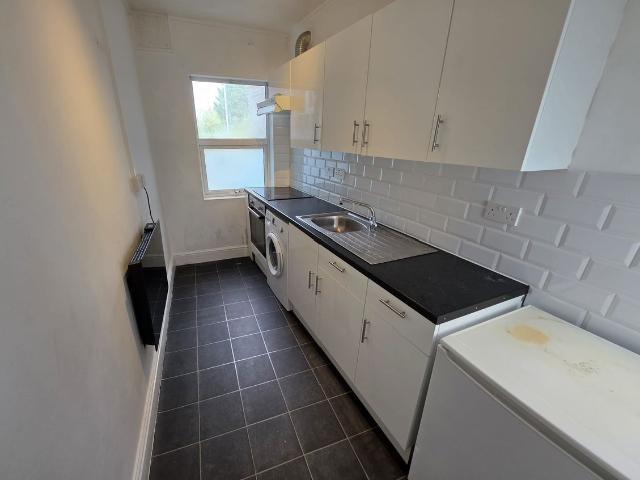 Castle Street, Luton, Bedfordshire LU1, Studio to rent, £800 pcm | PrimeLocation