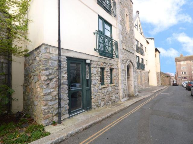 Castle Street, Plymouth, Devon PL1, 2 bed flat to rent, £1,100 pcm | PrimeLocation